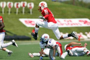 Difference Between a Left Guard and Left Tackle | Football Guide